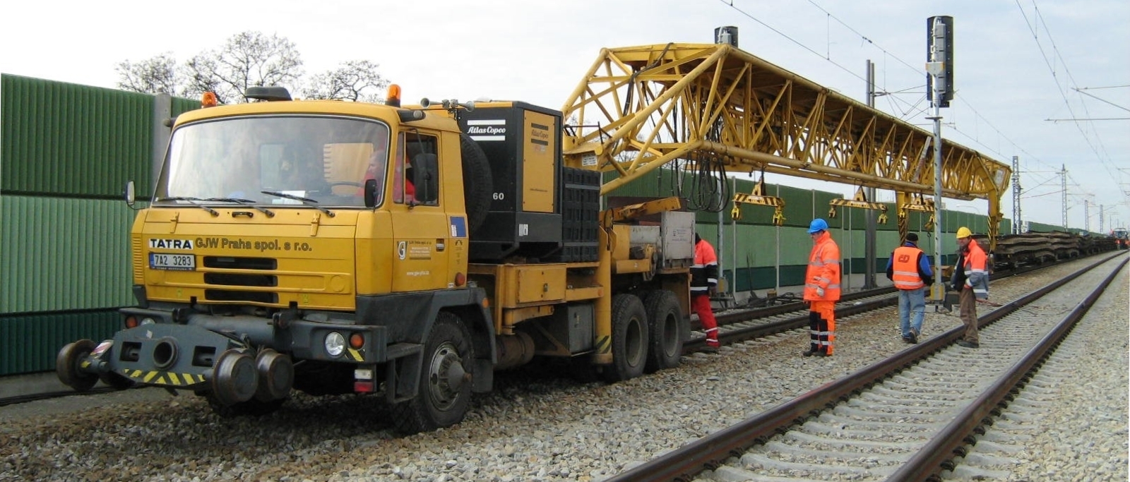 Kolejová a silniční mechanizace – GJW Praha spol. s r. o.